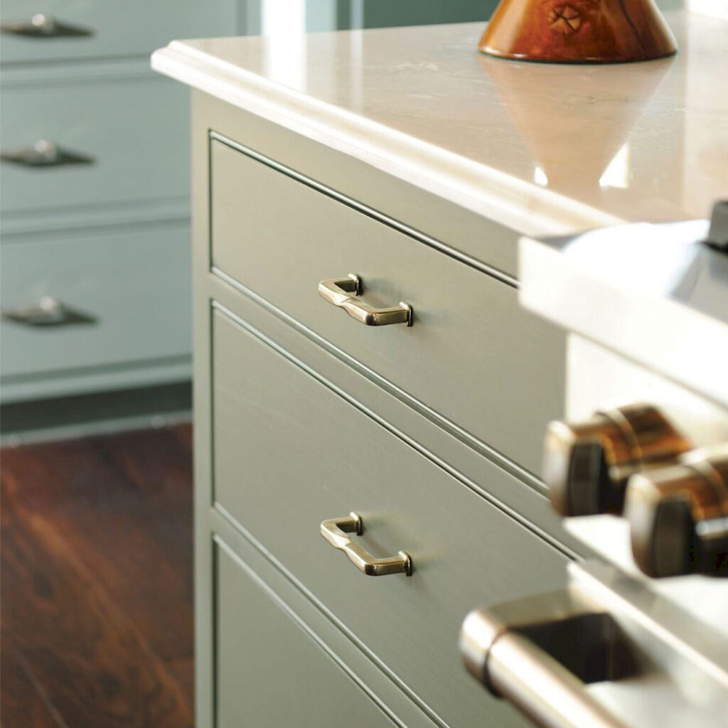 Cabinet Knobs Vs. Pulls: Which Is Better? | Rocky Mountain Hardware